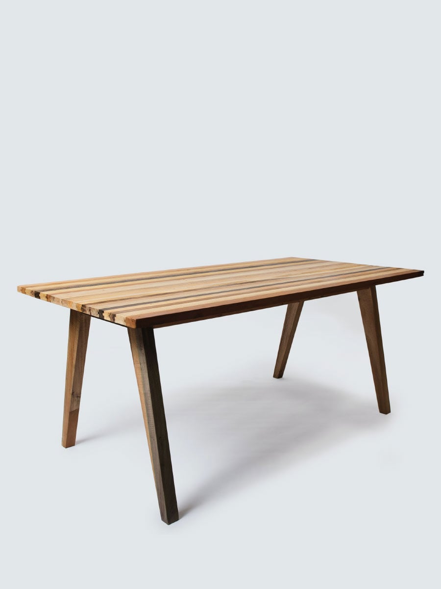 Simple wooden table – Controls.cl